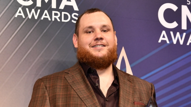 Luke Combs' first son, Tex, is a proud big brother: "He's like a pig in ...
